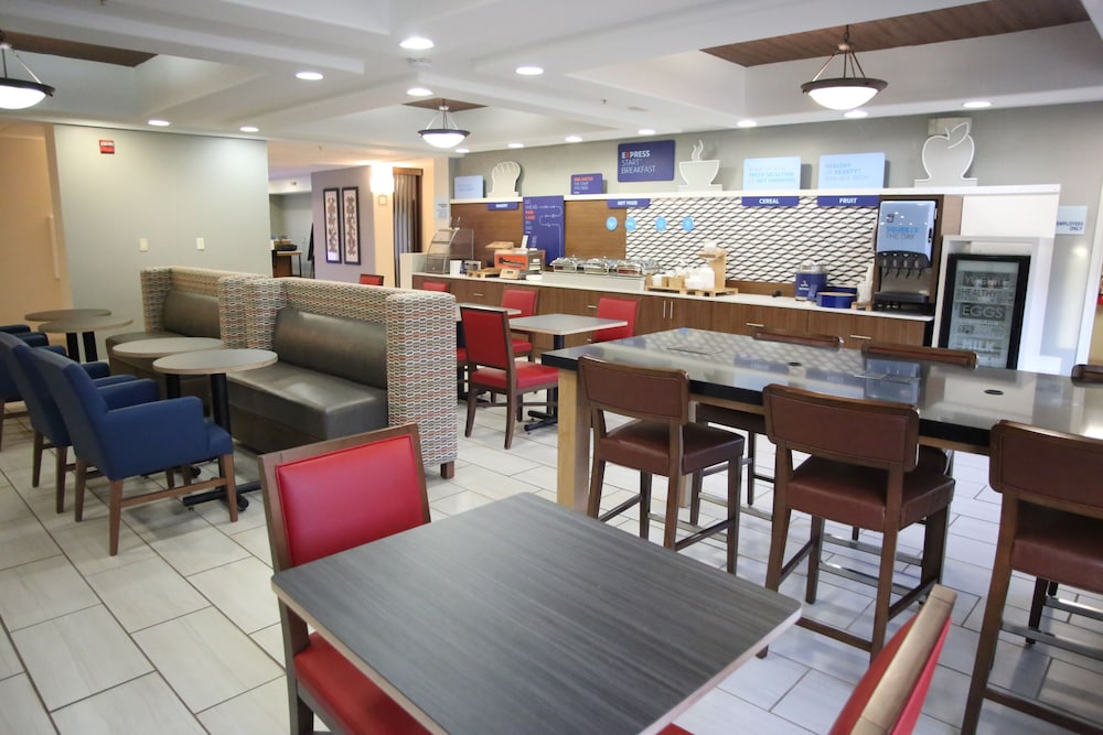 Holiday Inn Express & Suites Claypool Hill (Richlands Area), an IHG ...