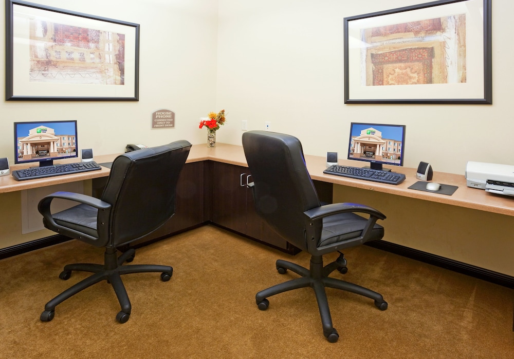 Holiday Inn Express & Suites Brandon, an IHG Hotel in Brandon | Best ...