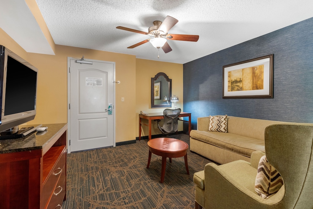 Hilton Garden Inn Tupelo, Tupelo: $110 Room Prices & Reviews | Travelocity