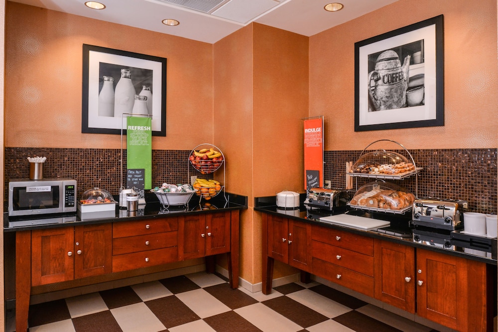 Hampton Inn & Suites Plymouth in Plymouth | Best Rates & Deals on Orbitz