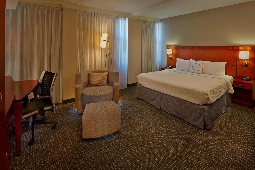 Courtyard by Marriott St. Petersburg Downtown in St. Petersburg ...