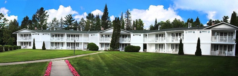 Colonial Inn in Harbor Springs in Harbor Springs | Best Rates & Deals ...