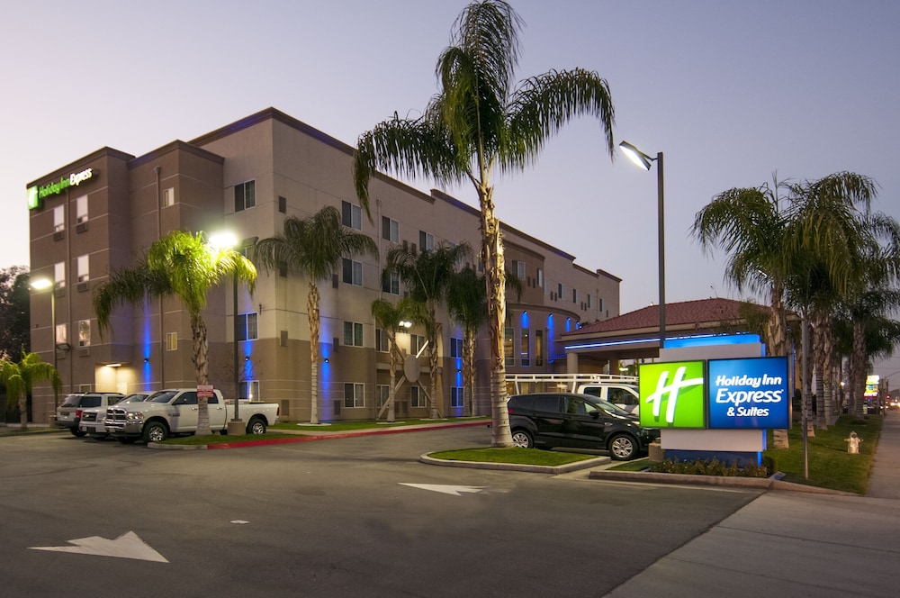 Holiday Inn Express and Suites Bakersfield Central, an IHG Hotel in ...
