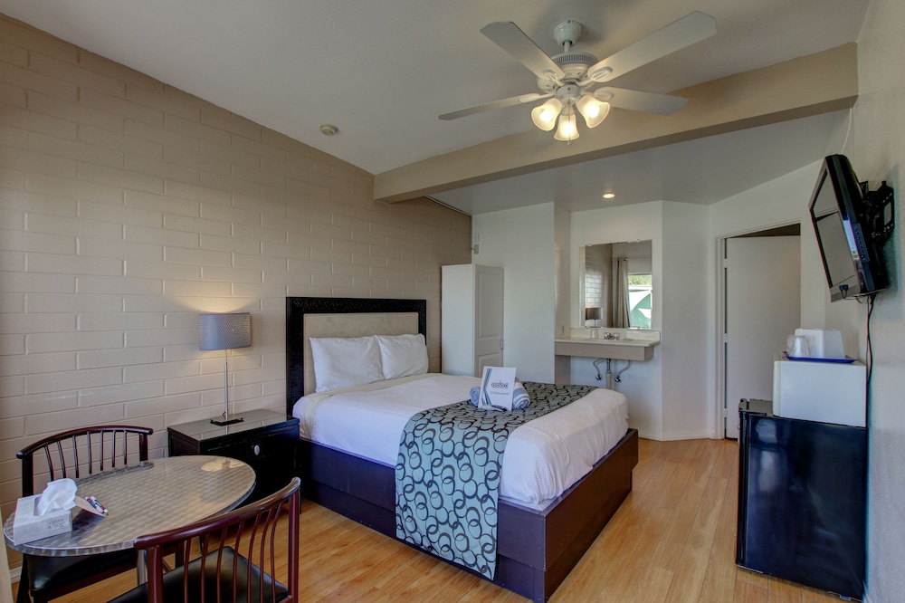 CCBC Resort Hotel - A Gay Men's Resort, Cathedral City: $275 Room ...