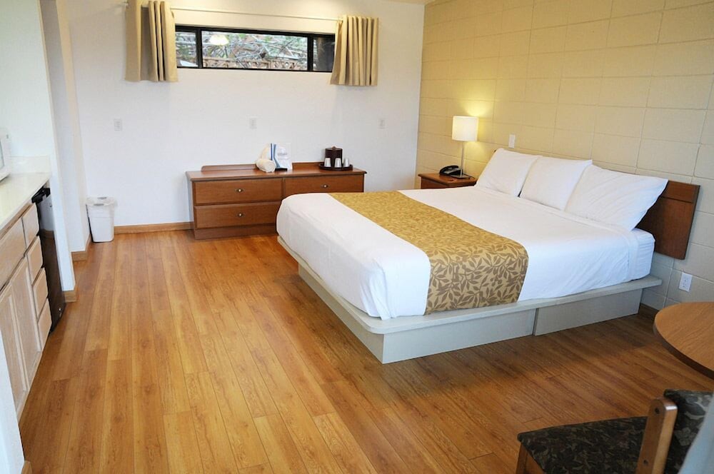 CCBC Resort Hotel - A Gay Men's Resort, Palm Springs: $119 Room Prices ...