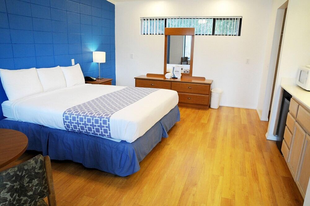 CCBC Resort Hotel - A Gay Men's Resort in Cathedral City | Best Rates ...