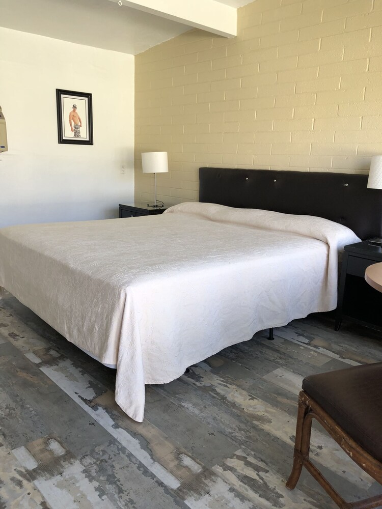CCBC Resort Hotel - A Gay Men's Resort, Palm Springs: $119 Room Prices ...