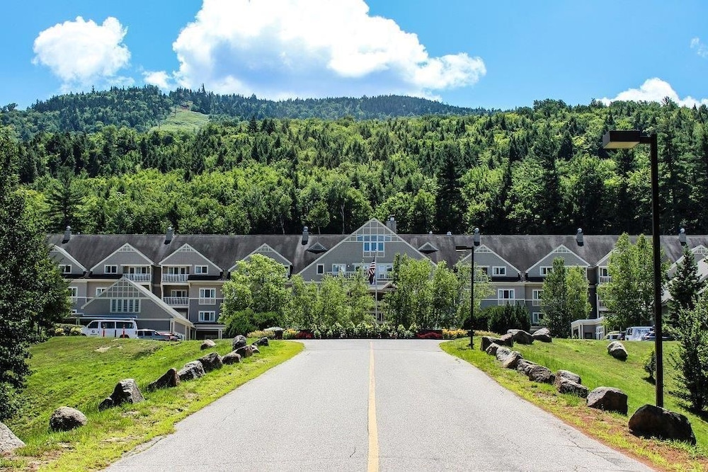 Grand Summit Hotel at Attitash in Bartlett | Best Rates & Deals on Orbitz