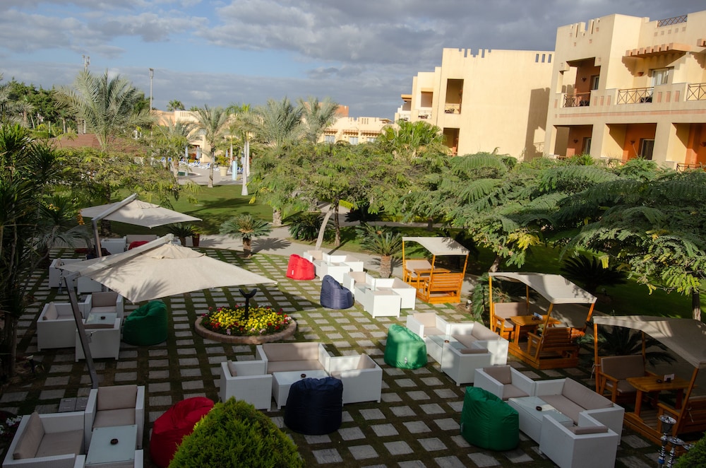 Swiss Inn Pyramids Golf Resort, Cairo: $104 Room Prices & Reviews ...