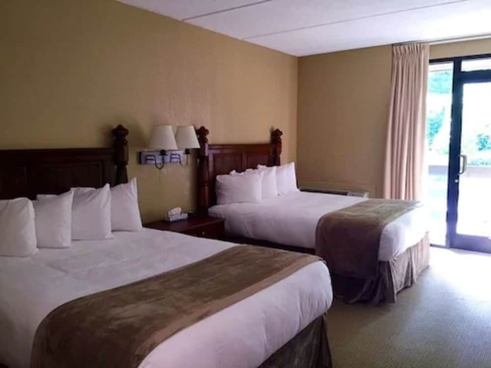 Fontana Village Resort, Fontana Dam: $129 Room Prices & Reviews ...