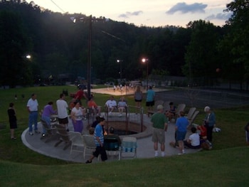 Fontana Village Resort, Fontana Dam: $129 Room Prices & Reviews ...