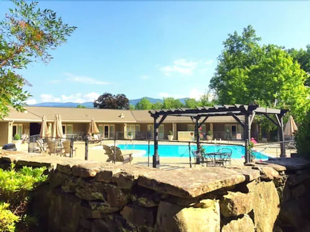 Fontana Village Resort, Fontana Dam: $129 Room Prices & Reviews ...