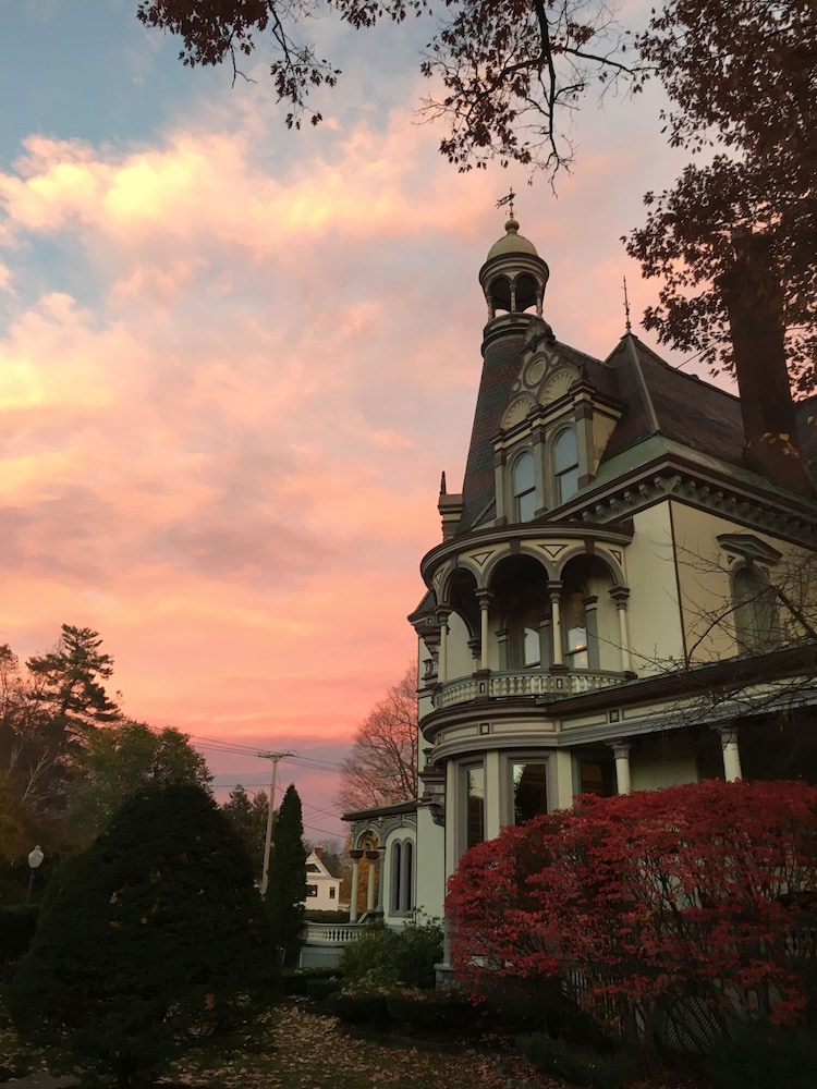Batcheller Mansion Inn in Saratoga Springs | Best Rates & Deals on Orbitz