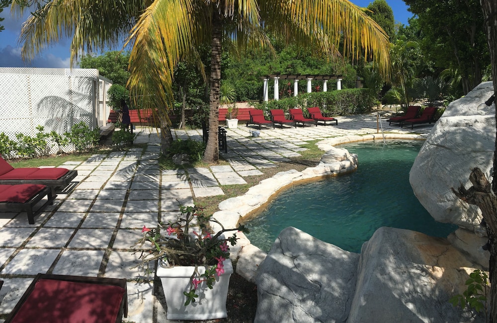 A Stone's Throw Away in Nassau | Best Rates & Deals on Orbitz