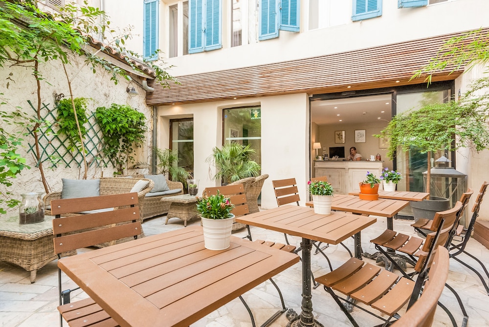 Central Hotel, Avignon: $88 Room Prices & Reviews | Travelocity