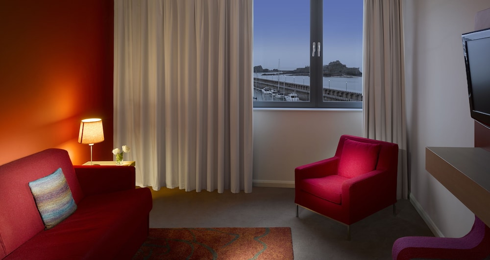 Radisson Blu Waterfront Hotel, Jersey in St. Helier | Best Rates ...