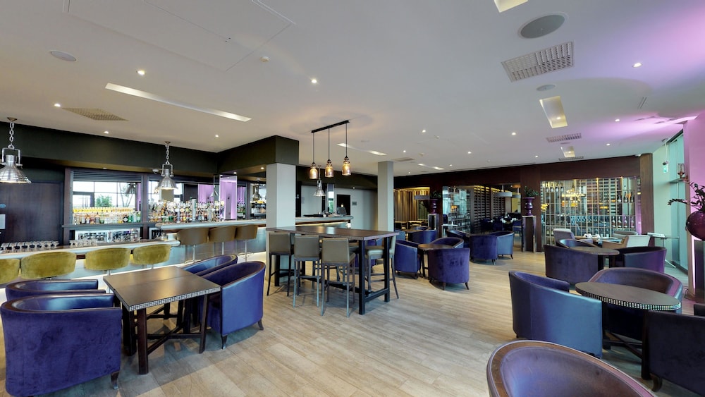 Radisson Blu Waterfront Hotel, Jersey in St. Helier | Best Rates ...