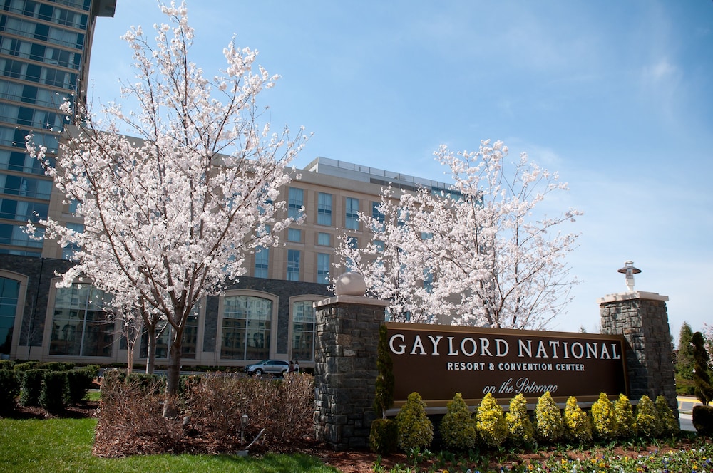 Gaylord National Resort & Convention Center: 2017 Room Prices, Deals ...