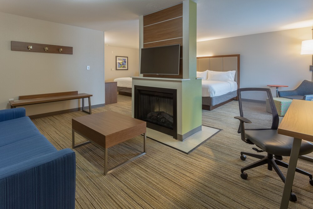 Holiday Inn Express Indianapolis - Southeast, an IHG Hotel in ...