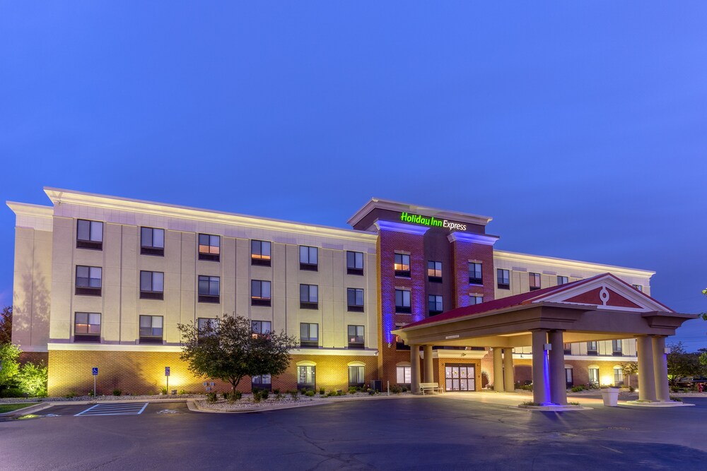 Holiday Inn Express Indianapolis - Southeast, an IHG Hotel in ...