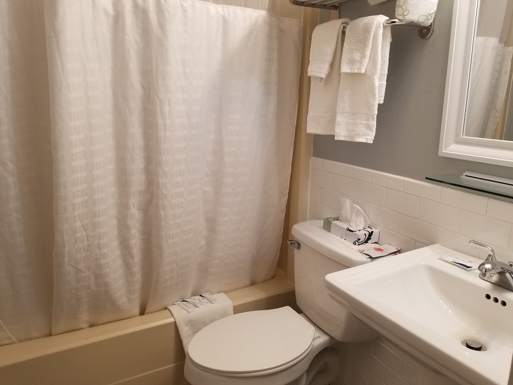 Hampton Village Inn in Hampton | Best Rates & Deals on Orbitz