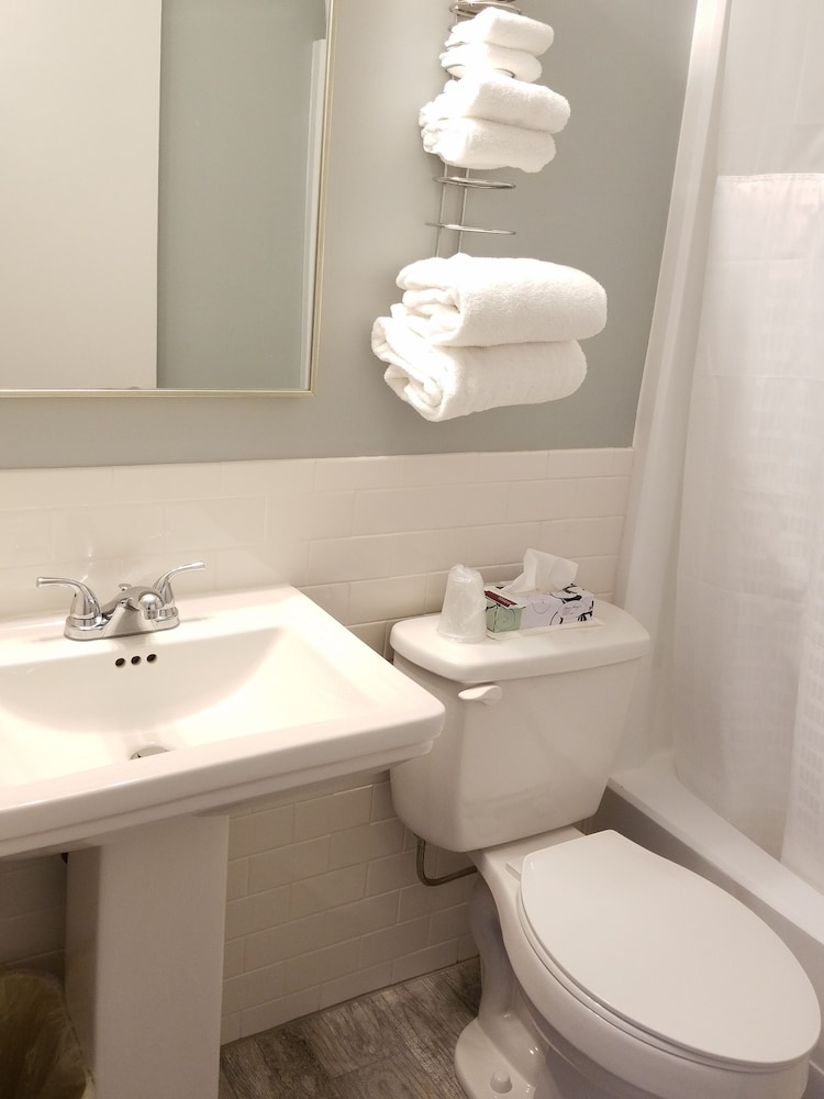 Hampton Village Inn in Hampton | Best Rates & Deals on Orbitz