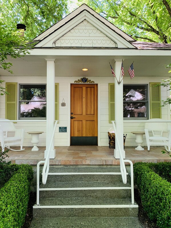 Book Cottage Grove Inn in Calistoga | Hotels.com