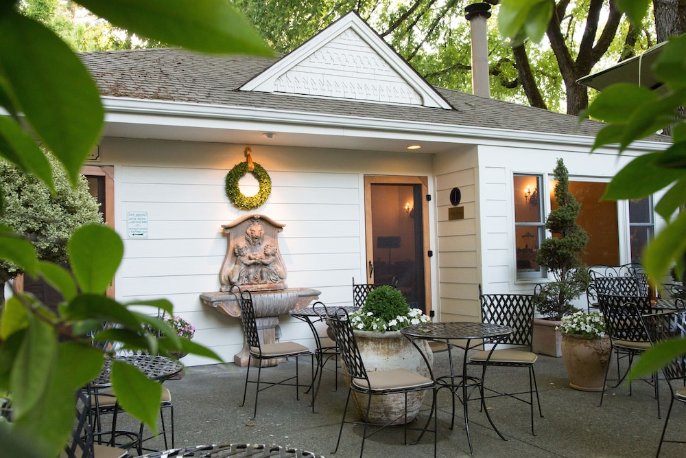 Cottage Grove Inn, Calistoga: $310 Room Prices & Reviews | Travelocity