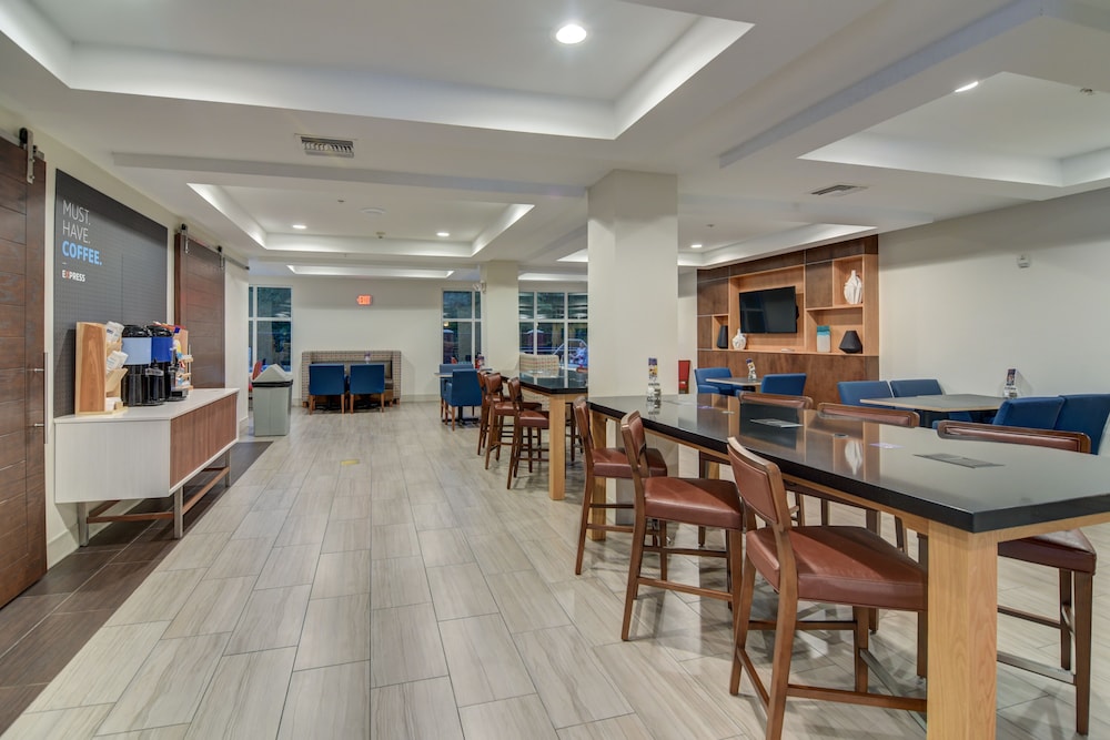 Holiday Inn Express & Suites Foley, an IHG Hotel in Foley | Best Rates ...