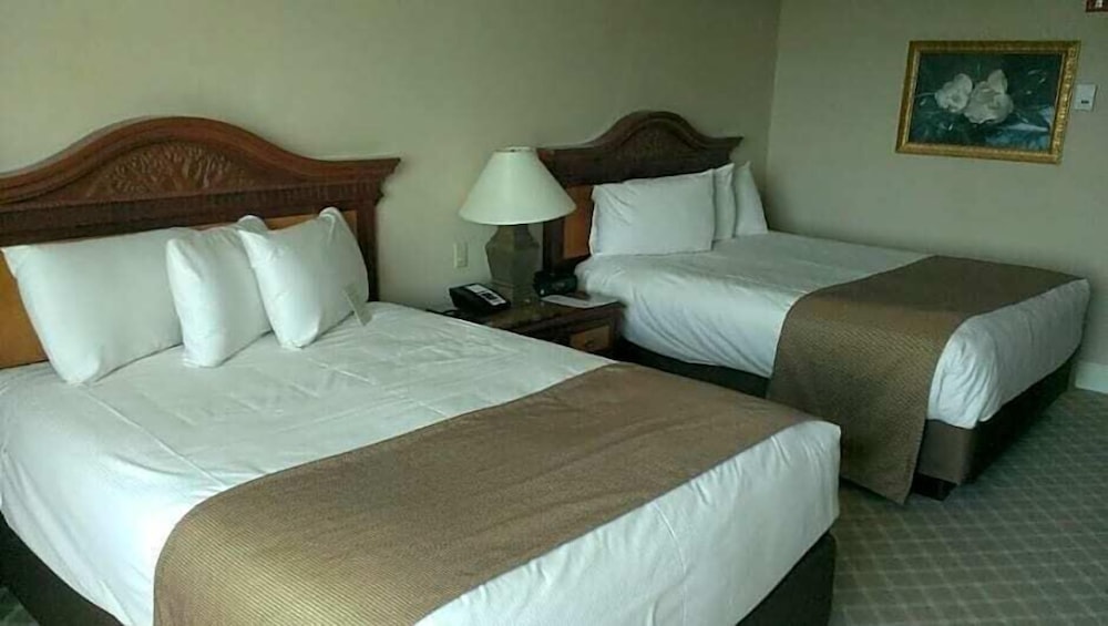 Grand Pequot Tower at Foxwoods, Mashantucket: Room Prices & Reviews ...