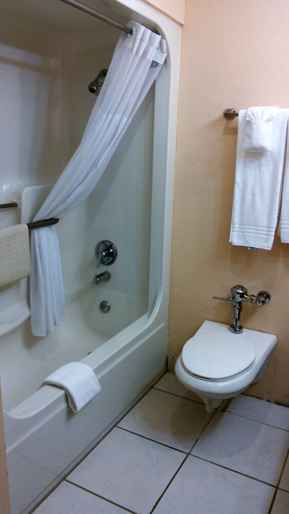 Days Inn Lake Okeechobee in Okeechobee | Best Rates & Deals on Orbitz