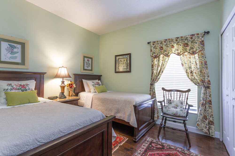 Family Disney Villa w/private pool 15 min to Parks - Four Corners | Vrbo