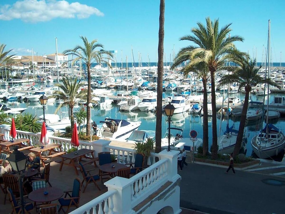 La Duquesa Port, South facing ground floor apartment, with large ...