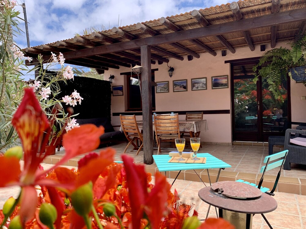 Cozy Villa in Lajares with private jacuzzi and garden, offers in ...