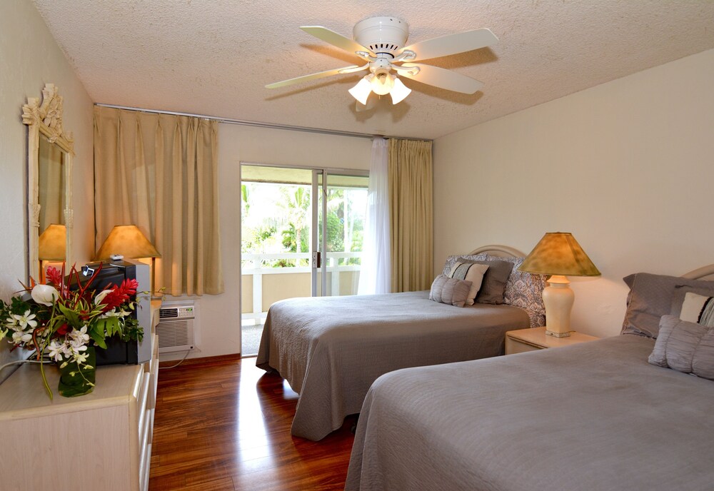 Plantation Hale unit with kitchen, Remodeled, Walk to Beach. Free ...