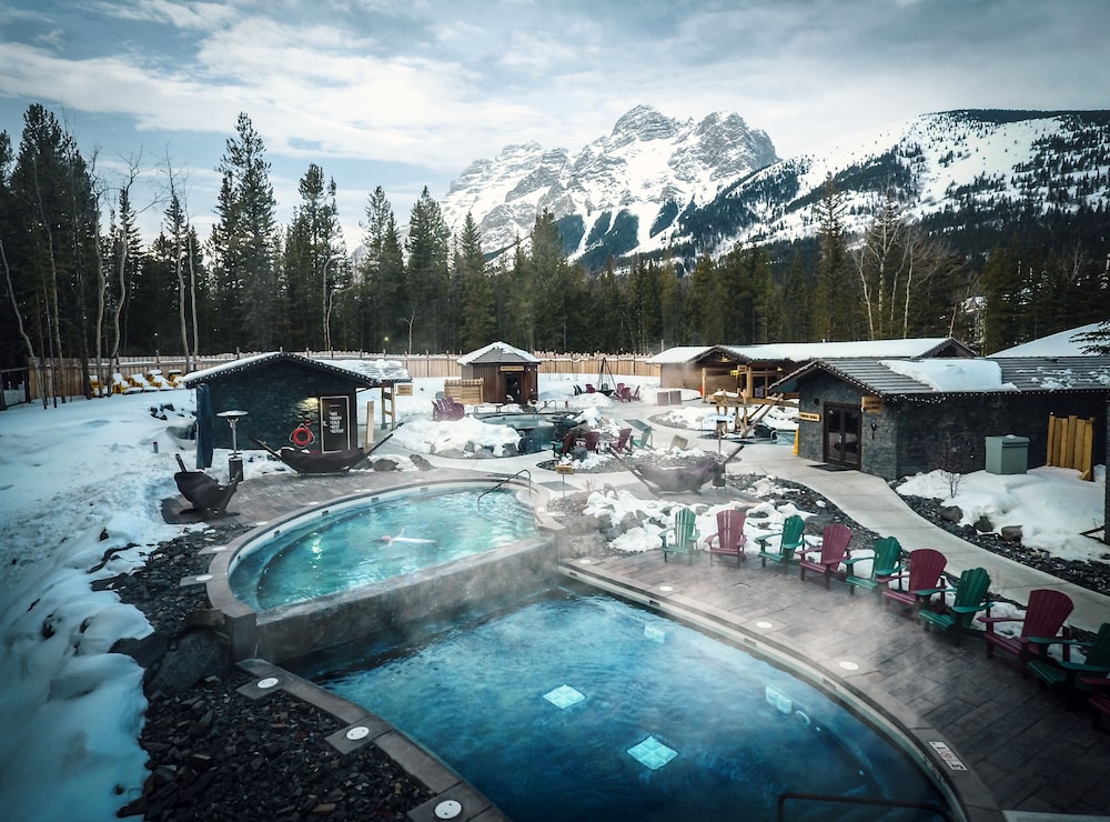 Mount Kidd Manor at Kananaskis in Kananaskis | Best Rates & Deals on Orbitz