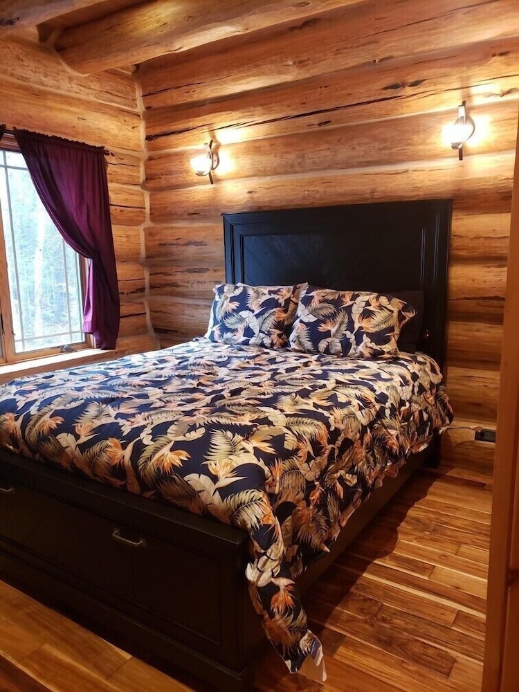 Luxury Custom Built Log Cabin with indoor pool and spa on Lake ...