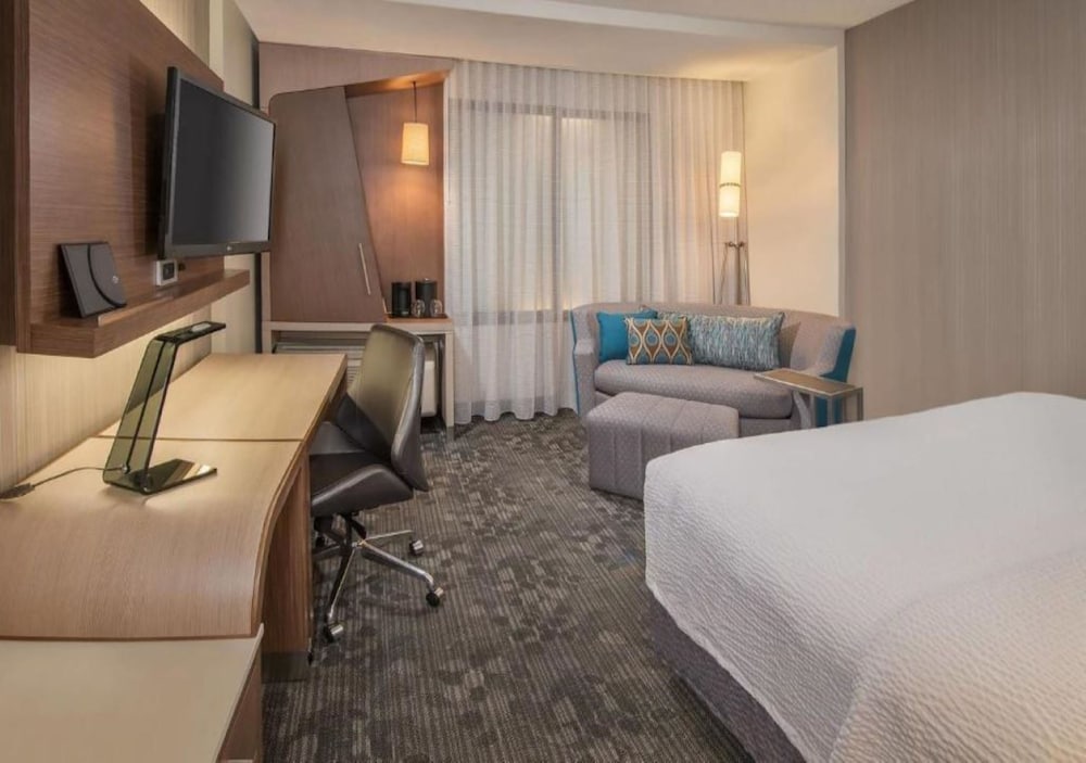 Courtyard by Marriott Wayne Fairfield in Wayne | Best Rates & Deals on ...