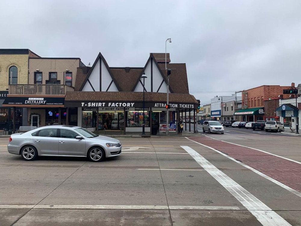 Colonial Motel in Wisconsin Dells | Best Rates & Deals on Orbitz