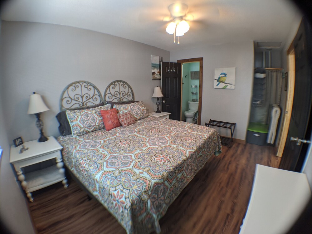 Cute Cottage River Front! Hot Tub , Four Twin Beds Friend Retreat ...