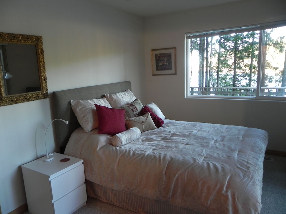 Neil Bay Waterfront Family And Pet Friendly Property! PCUP00-13-0010 ...