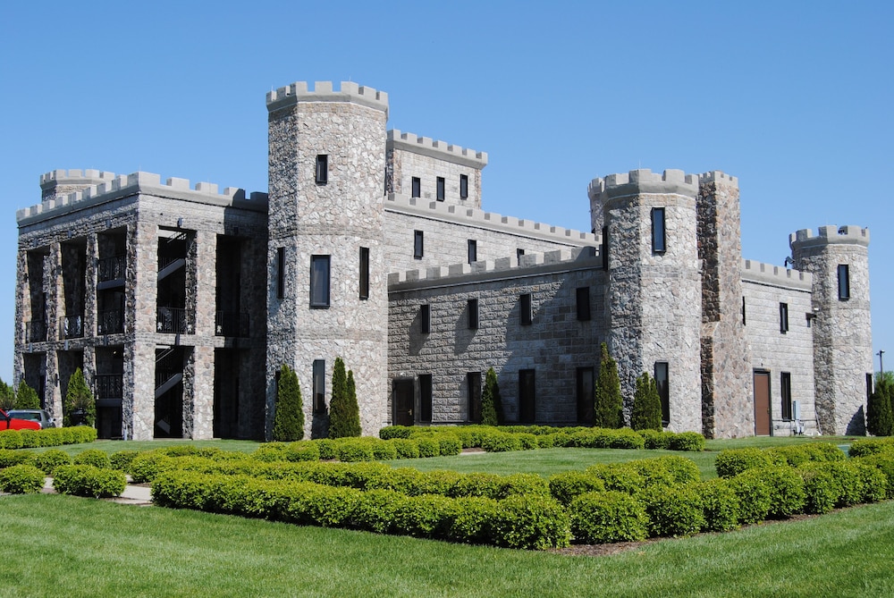 The Kentucky Castle, Lexington: Room Prices & Reviews | Travelocity