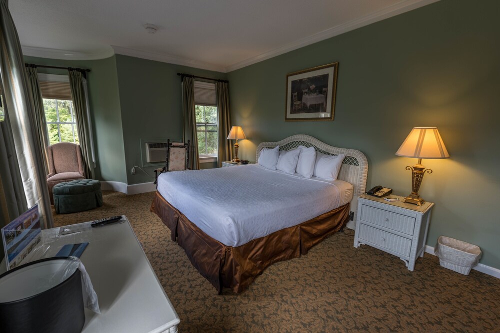 Interlaken Inn & Resort in Lakeville | Best Rates & Deals on Orbitz