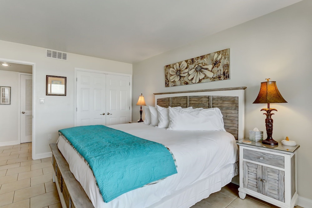 Penthouse 7th floor with spectacular Ocean views! Immaculate, Beach ...