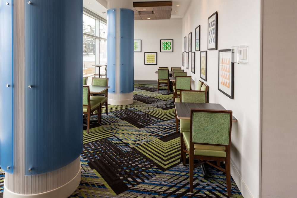 Holiday Inn Express & Suites Saskatoon East - University, an IHG Hotel ...