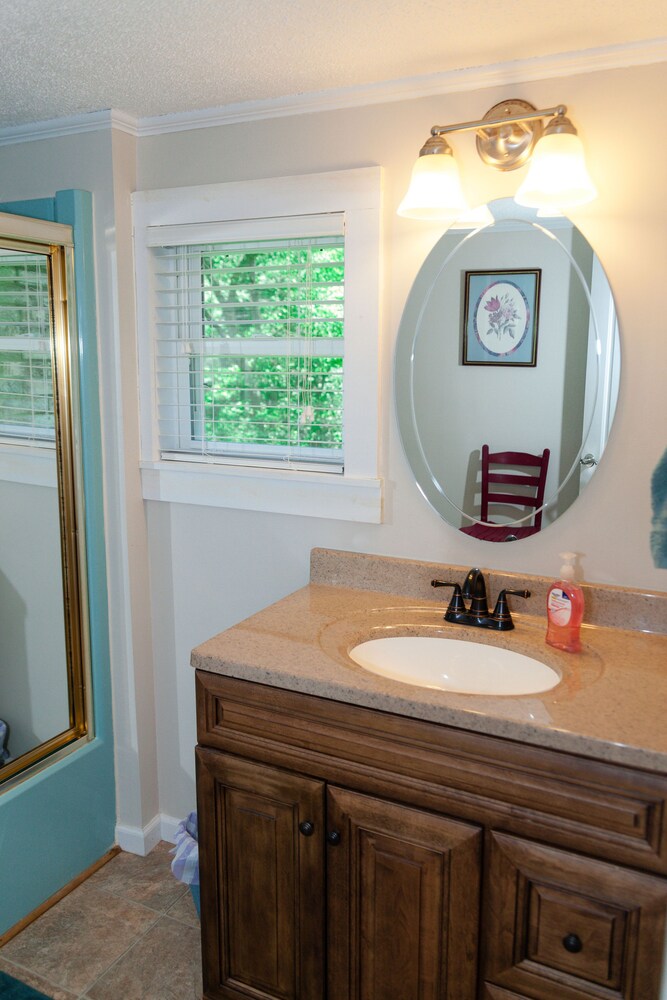 COMFORTABLE, HOMEY, FULLY RENOVATED MOUNTAIN COUNTRY COTTAGE - Ashe ...