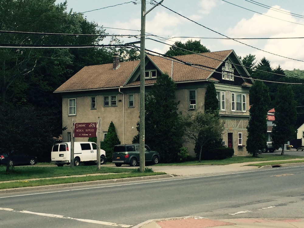 1st Class Rentals Munson Manor V located just a 1/2 mile from All Star ...