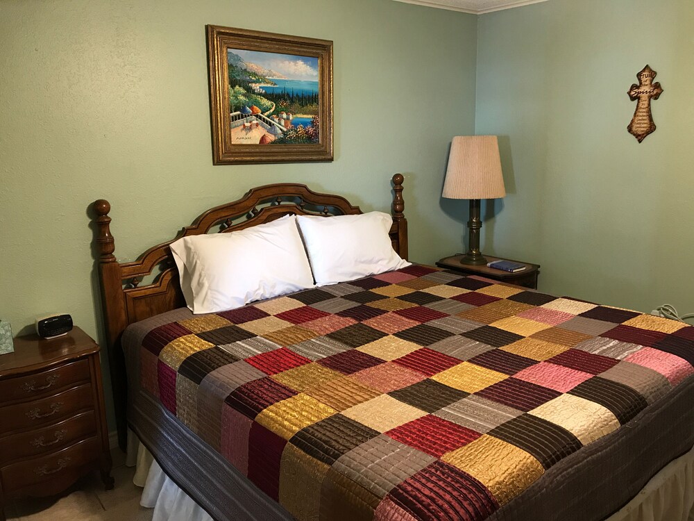 Incredible Cabin on Cedar Creek Lake in Mabank | Best Rates & Deals on ...