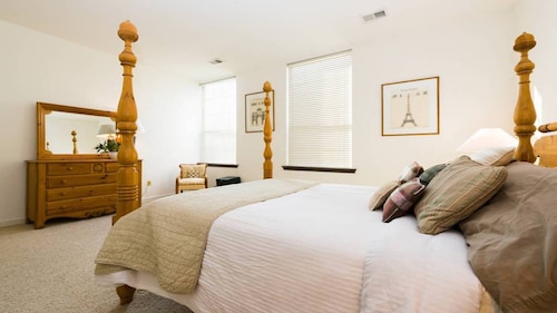 Sweet City Retreat - Water World, Phoenixville