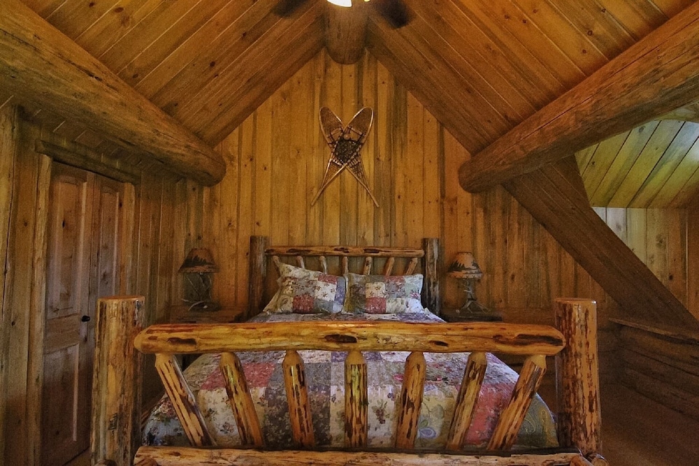 Handcrafted Riverfront Log Cabin - Boundary County | Vrbo